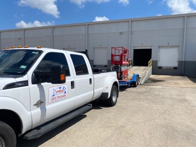 Downtown Houston articulating lift | Xpress Lift Rentals
