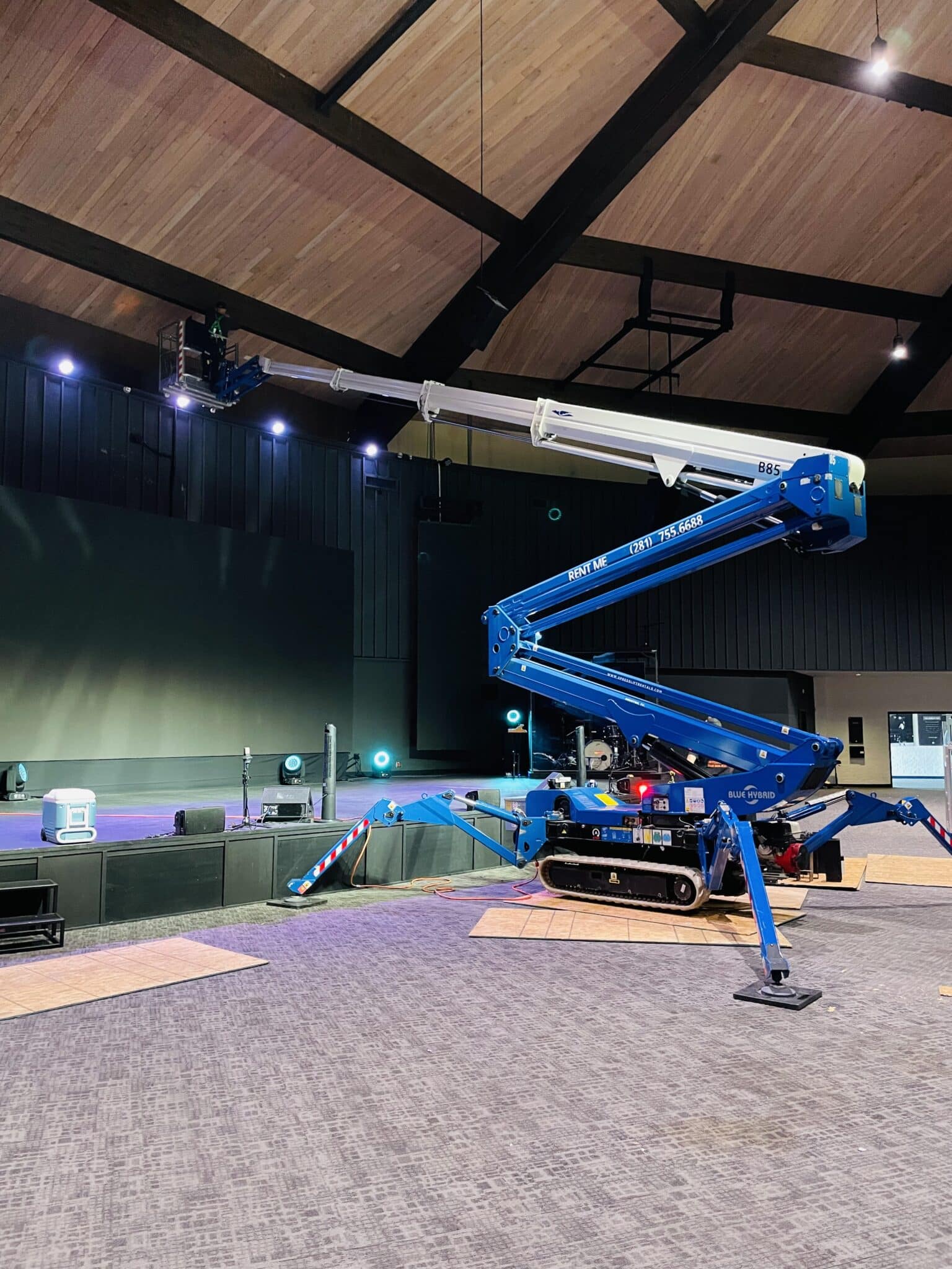 Atrium Lift Rental Services In San Antonio | Xpress Lift Rentals