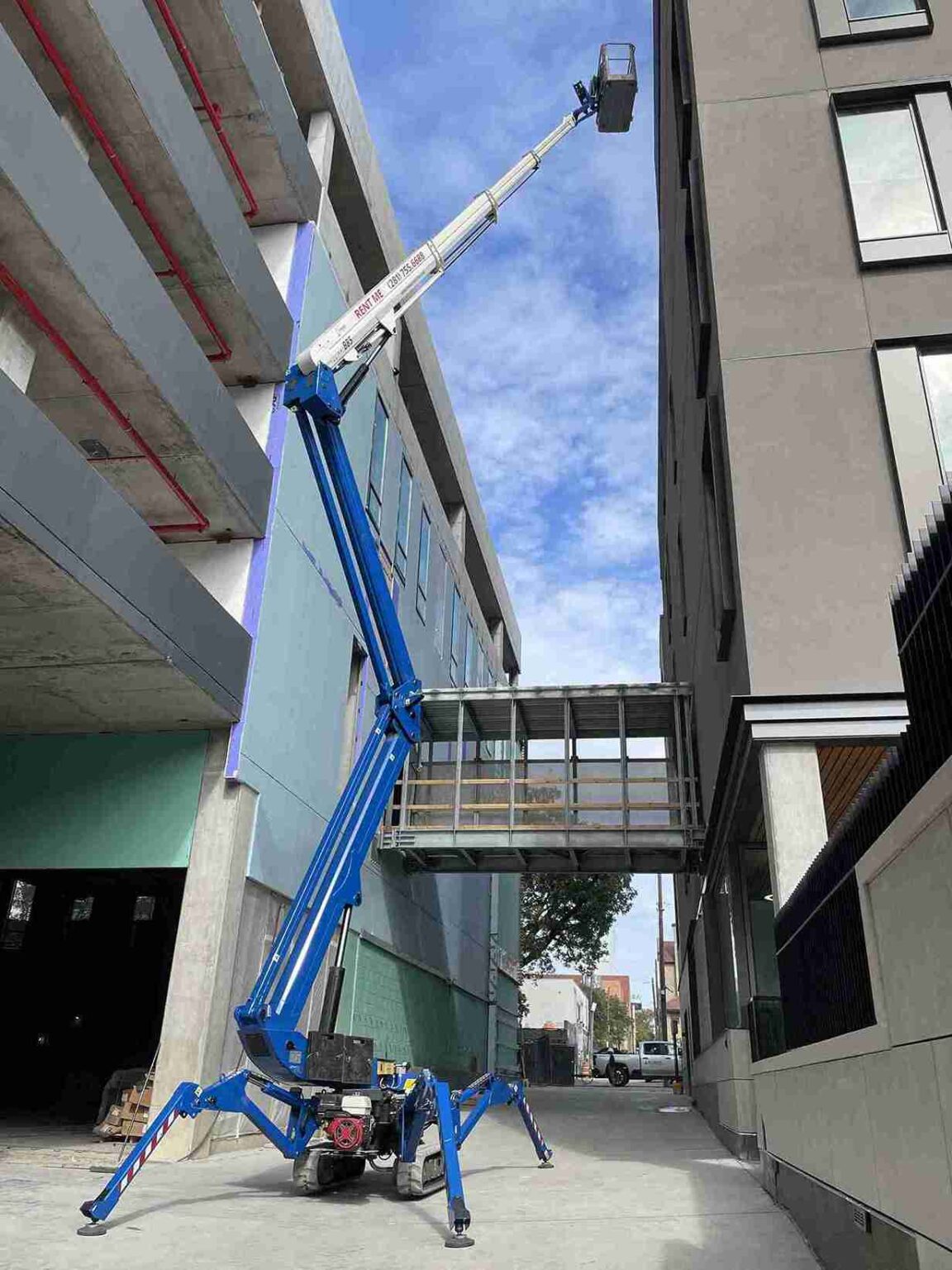 Baytown Tx Atrium Lift | Xpress Aerial Lift Rentals, LLC